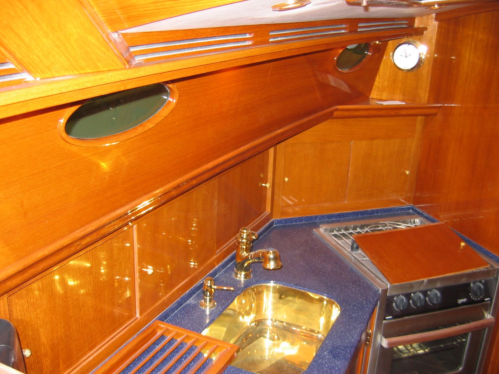 Grip Rail Galley ‹ York Custom Yachts